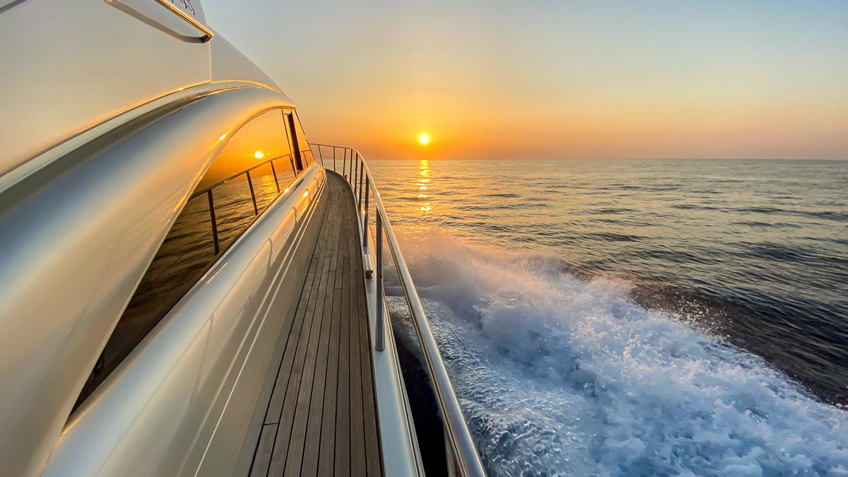 SUNSET BOAT TOUR - Longobarditravel